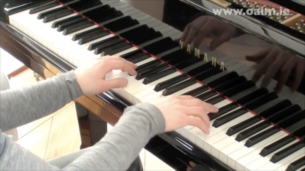 Learn Piano - Ornamentation and Left Hand Accompaniment For Melody Playing